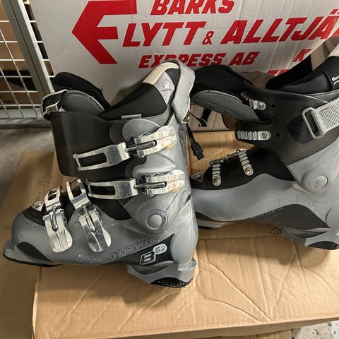 Alpinpjäxor Dam/Jr/Barn Atomic 23.5 | Blocket