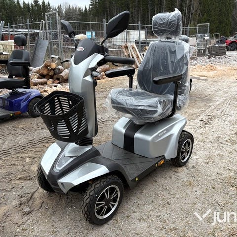 Röd trehjulig el-scooter med toppbox | Blocket