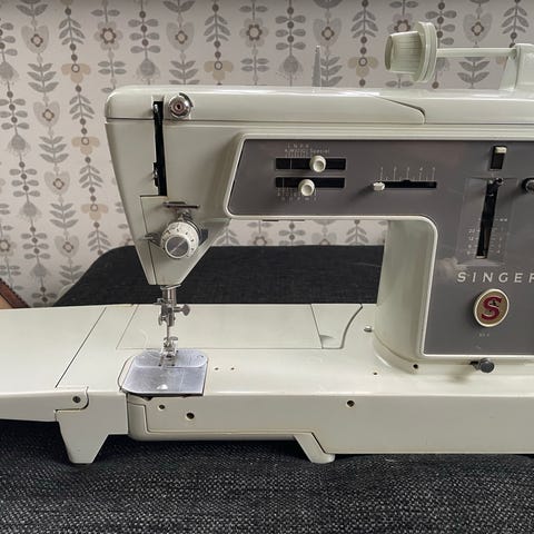 Singer Symphonie Symaskin med fotpedal och tillbehör | Blocket