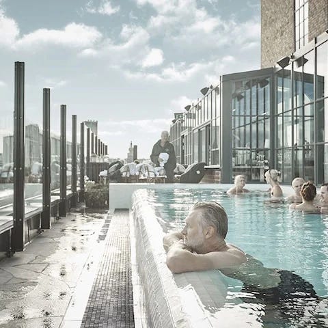 Clarion Hotel Sign 31/12 | Blocket