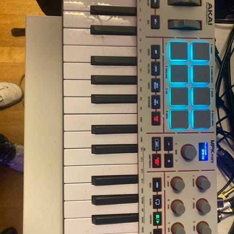 Akai APC Mini MK2 MIDI-kontroller | Blocket