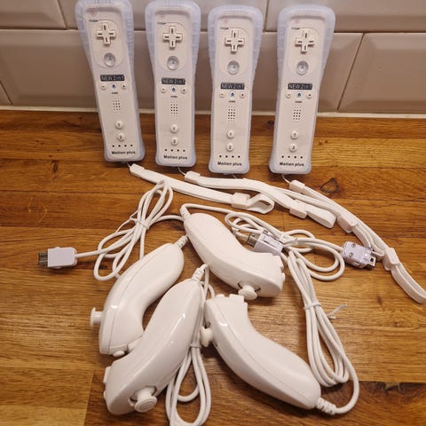 Nintendo Wii Nunchuk handkontroll svart | Blocket