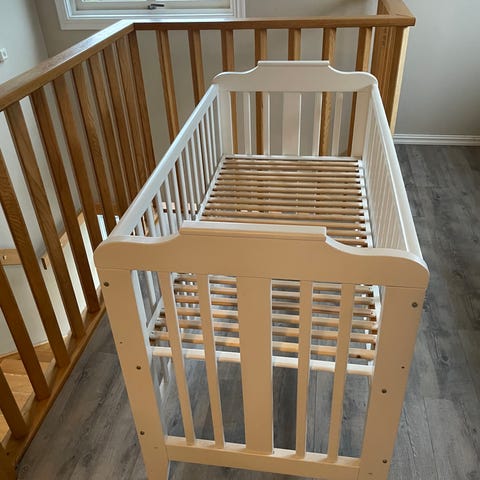 Spjälsäng kaxholmen inkl madrass och spjälskydd | Blocket