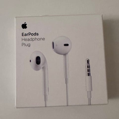 Apple EarPods med Lightning-kontakt hörlurar vit | Blocket