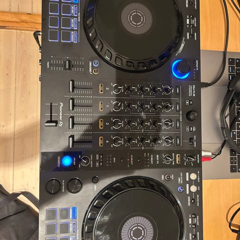 Pioneer DJ DDJ-RZ DJ-kontroller med flightcase | Blocket