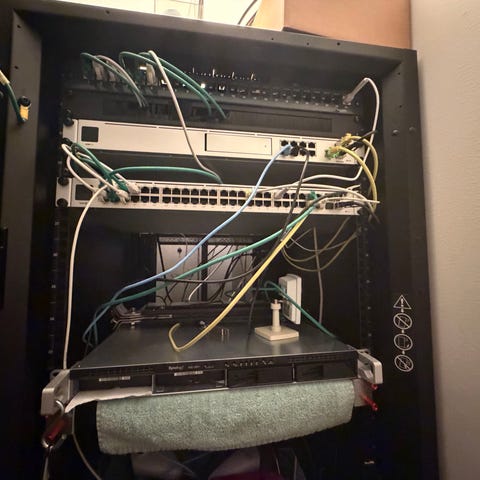 Ubiquiti Unifi Pro Max 24 PoE+, PoE++ 400W 1 GbE, 2,5 GbE, 10G SFP+ ...