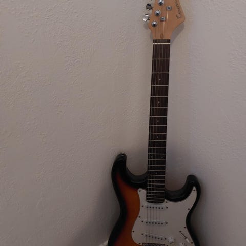 Elgitarr med förstärkare | Blocket