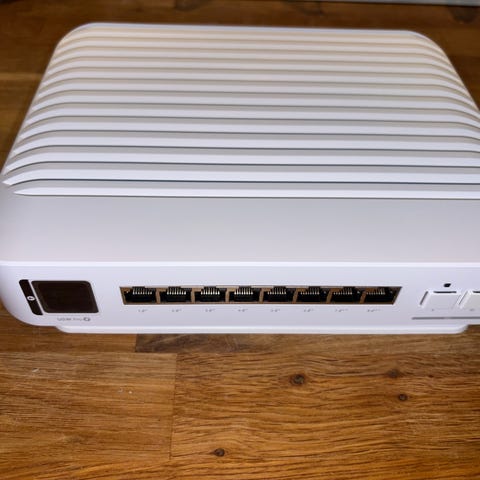 Ubiquiti Unifi Pro Max 24 PoE+, PoE++ 400W 1 GbE, 2,5 GbE, 10G SFP+ ...