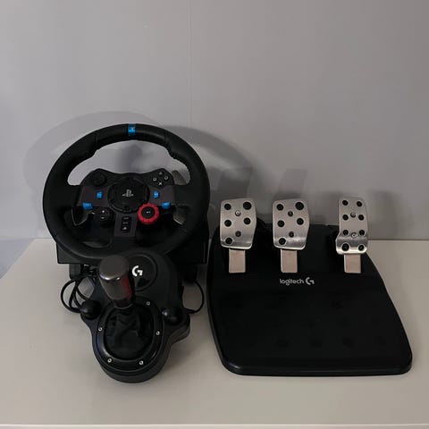 Logitech G27 Racing Wheel med pedalset och växelspak | Blocket