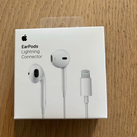 Apple EarPods med Lightning-kontakt hörlurar vit | Blocket