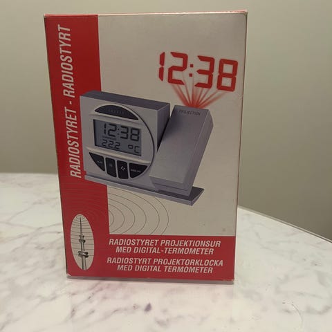 Projektorklocka med alarm och FM-radio | Blocket