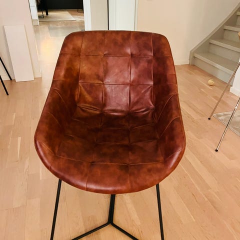 6 st Mio Jack matstolar – svart konstläder (1 med mindre defekt) | Blocket