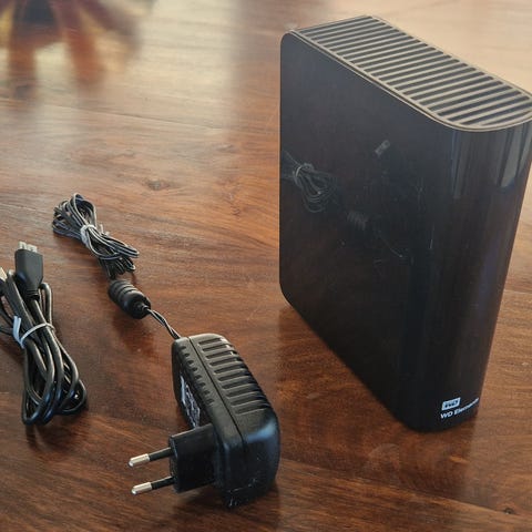 WD Elements 2TB extern hårddisk – 2 st, knappt använda | Blocket