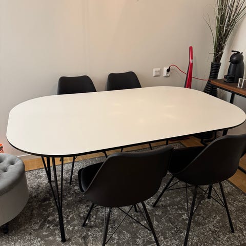 Matbord och 6 stolar från ellos | Blocket