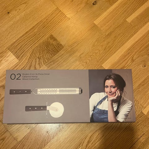 Jamie Oliver Pizza Stone med Serving Rack | Blocket