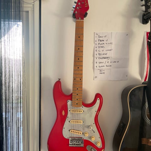 Fender Squier Strat Mini Elgitarr Röd inkl förstärkare, väska och rem ...