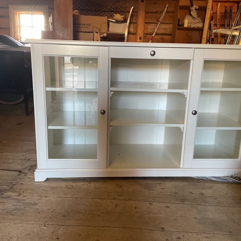 Coolt jalusi-skåp. | Blocket