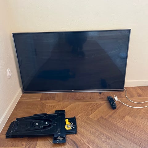 LG 43” Smart-TV 4K Ultra HD – med fotstativ | Blocket