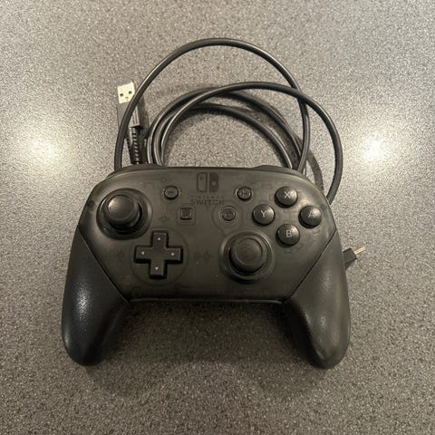 Nintendo Switch Pro Controller svart | Blocket