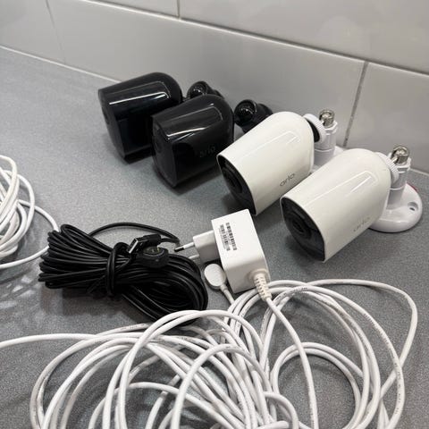 Arlo Pro 4 2K- 3 pack + Arlo Solpanel | Blocket