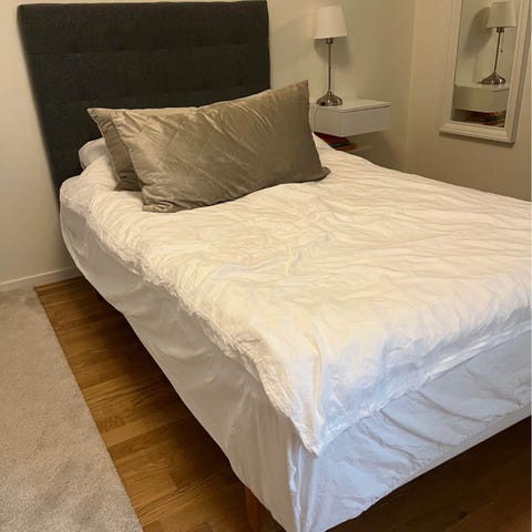 Mio säng med gavel och madrass 120x200 | Blocket