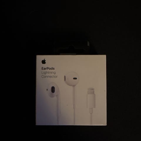 Apple EarPods med Lightning-kontakt hörlurar vit | Blocket