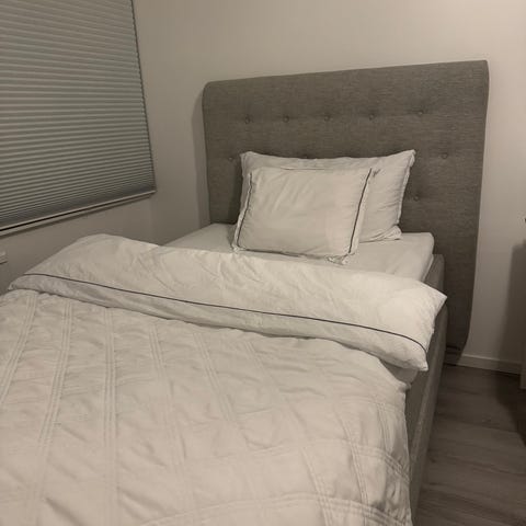 Säng 120 cm med sänggavel | Blocket