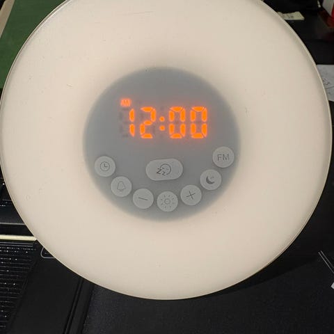 Projektorklocka med alarm och FM-radio | Blocket