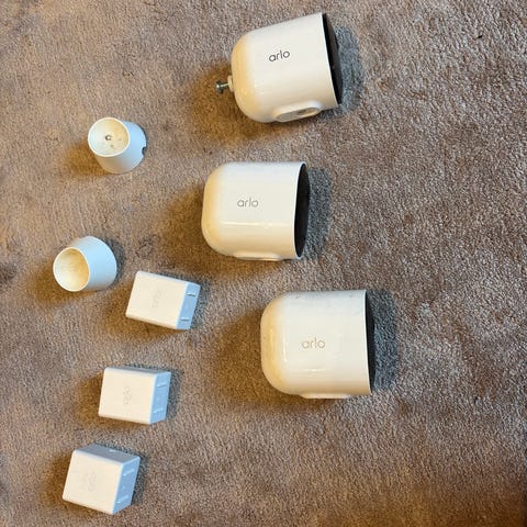 Arlo kameror 7 st med massa tillbehör | Blocket