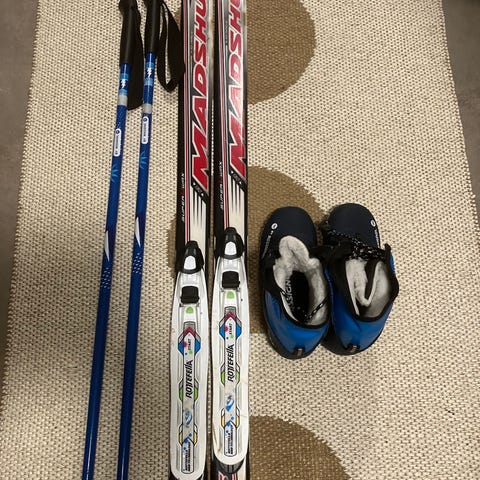 Längdskidor, stavar, pjäxor | Blocket