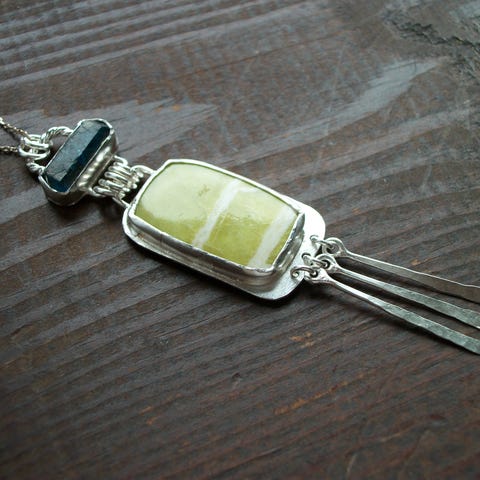 Hängsmycke med Rutile Quarts och Grossular Garnet | Blocket