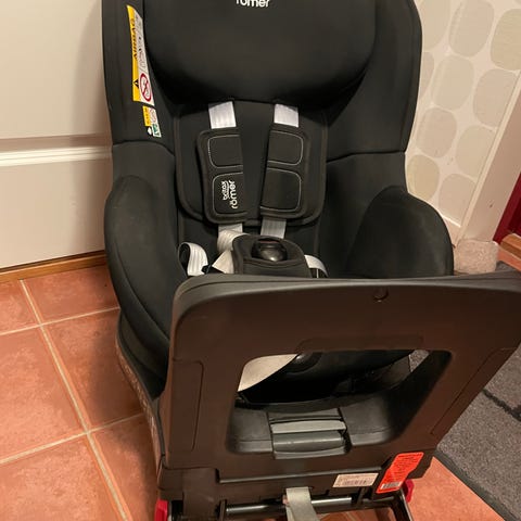 Britax Römer SWINGFIX M i-SIZE bilbarnstol | Blocket