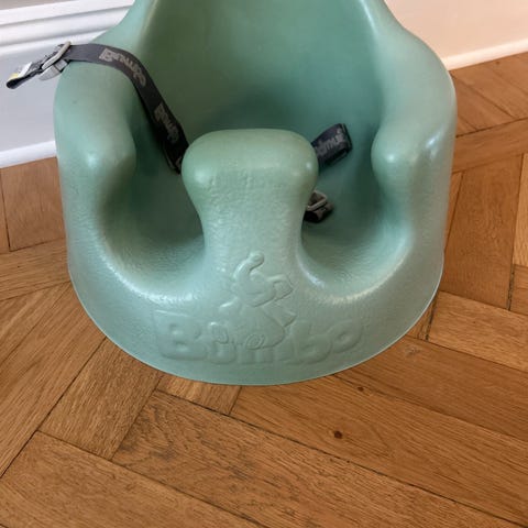 Bumbostol med bricka | Blocket