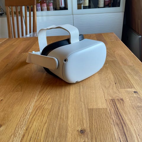 Meta Quest 2 med handkontroller och laddare (256 GB) | Blocket