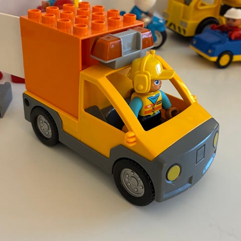 LEGO Duplo Alphabet Truck – lärorik och rolig leksak! | Blocket