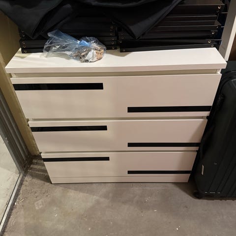 Malm byrå 6st lådor och Billy bokhylla | Blocket