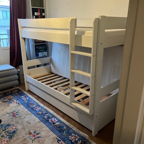 IKEA Våningssäng i furu med nyinköpta madrasser | Blocket