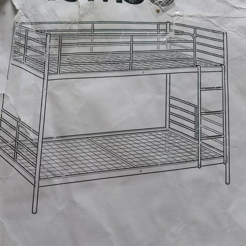 IKEA Våningssäng i furu med nyinköpta madrasser | Blocket