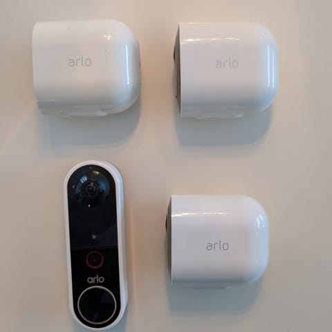 Arlo Smart Hub och Arlo Q plus | Blocket