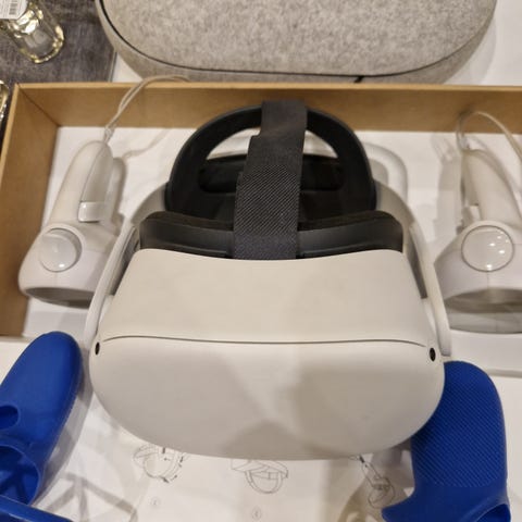 Oculus Quest 2 VR-headset 128gb med handkontroller vit | Blocket
