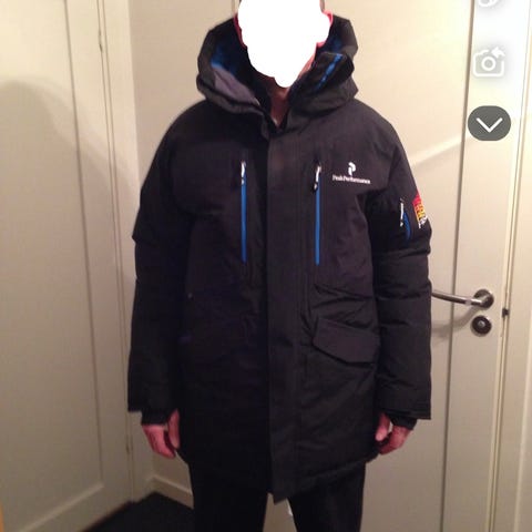 Svart tjock dunjacka Peak Performance | Blocket