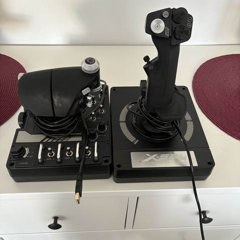 Logitech X52 Professional HOTAS joystick och gasreglage svart | Blocket