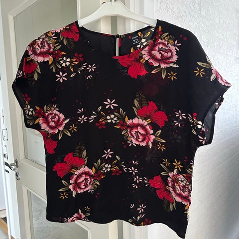 Kort lite tjockare t-shirt FB sister stl M | Blocket