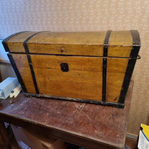 Kista vintage 45x25x30 hög m fack äldre | Blocket