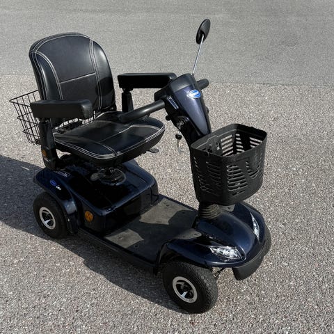 Invacare Leo el-scooter röd med korg och backspeglar | Blocket