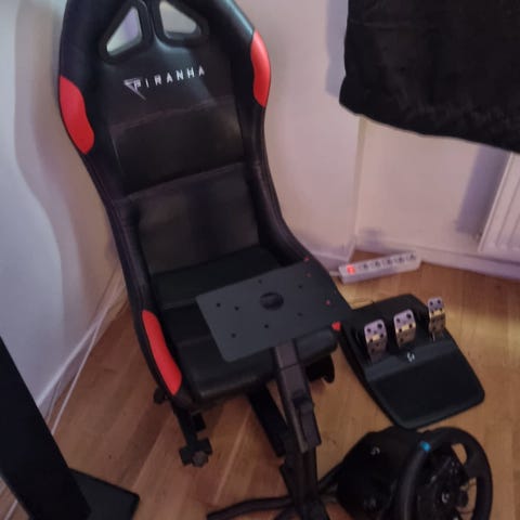 Piranha racingsäte svart röd | Blocket