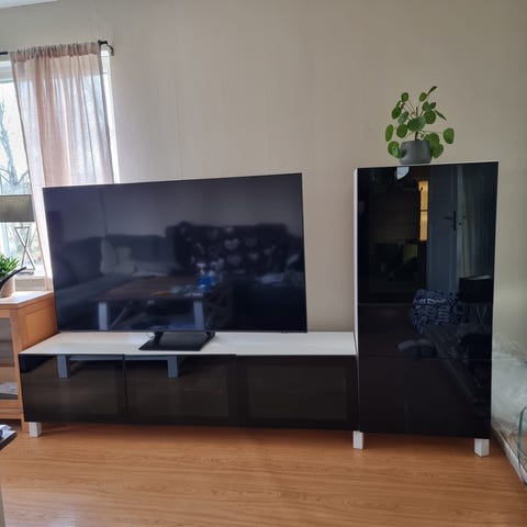 TV-bänk i svart – matchar vitrinskåp | Blocket