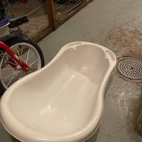 Vit badbalja för bebis med halkskydd. IKEA. | Blocket