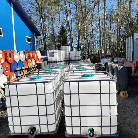 "Rostfri plåt" runt dessa IBC-tank Container 1000 liter, många namn ...