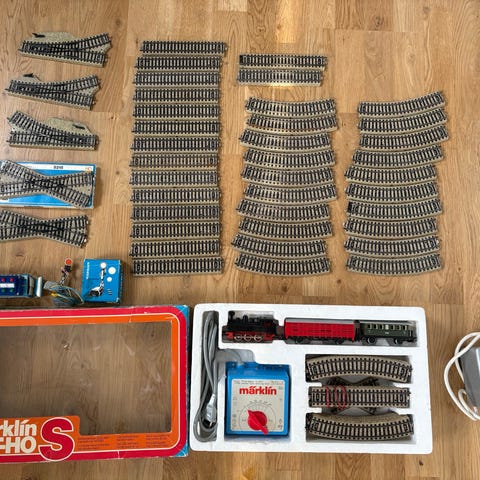 Märklin Mini-Club 8909 S modelljärnväg med räls och lok | Blocket